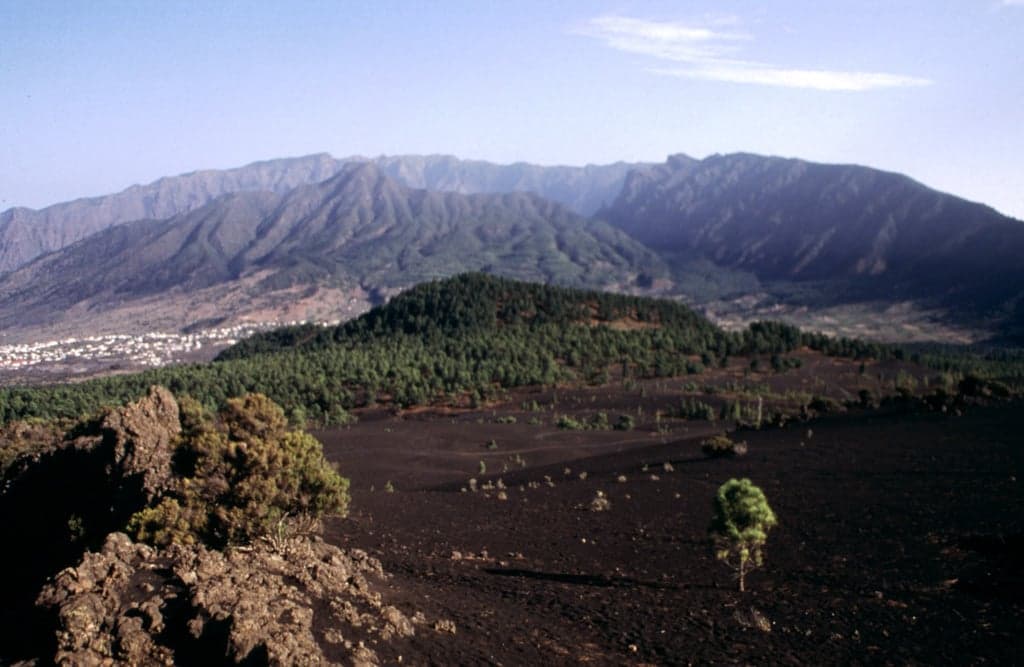 Cumbre Vieja Volcano - Real-Time Monitoring Data | AVERT - LDEO ...